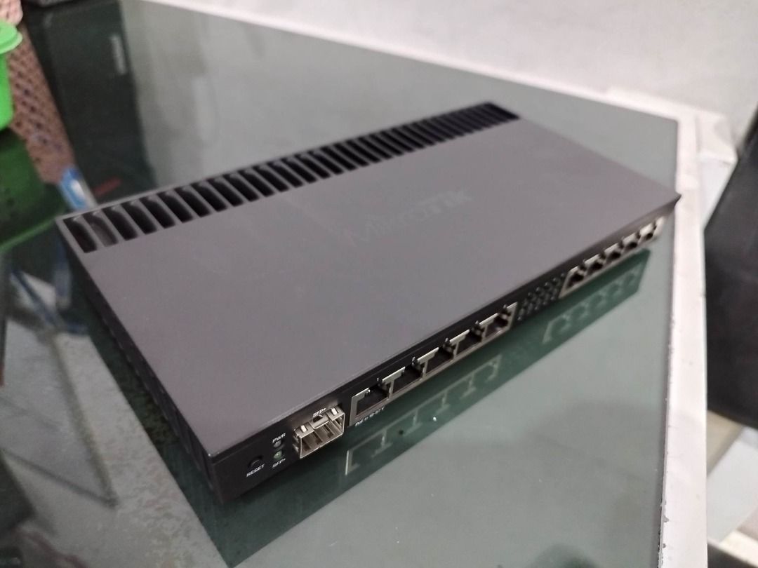Mikrotik RB4011iGS+RM Powerful 10xGigabit port router with a Quad-core ...