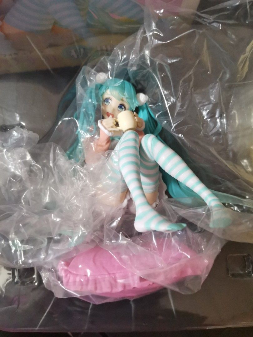 WTS Hatsune Miku Casual wear room ver. prize figure, TAITO, Hobbies ...