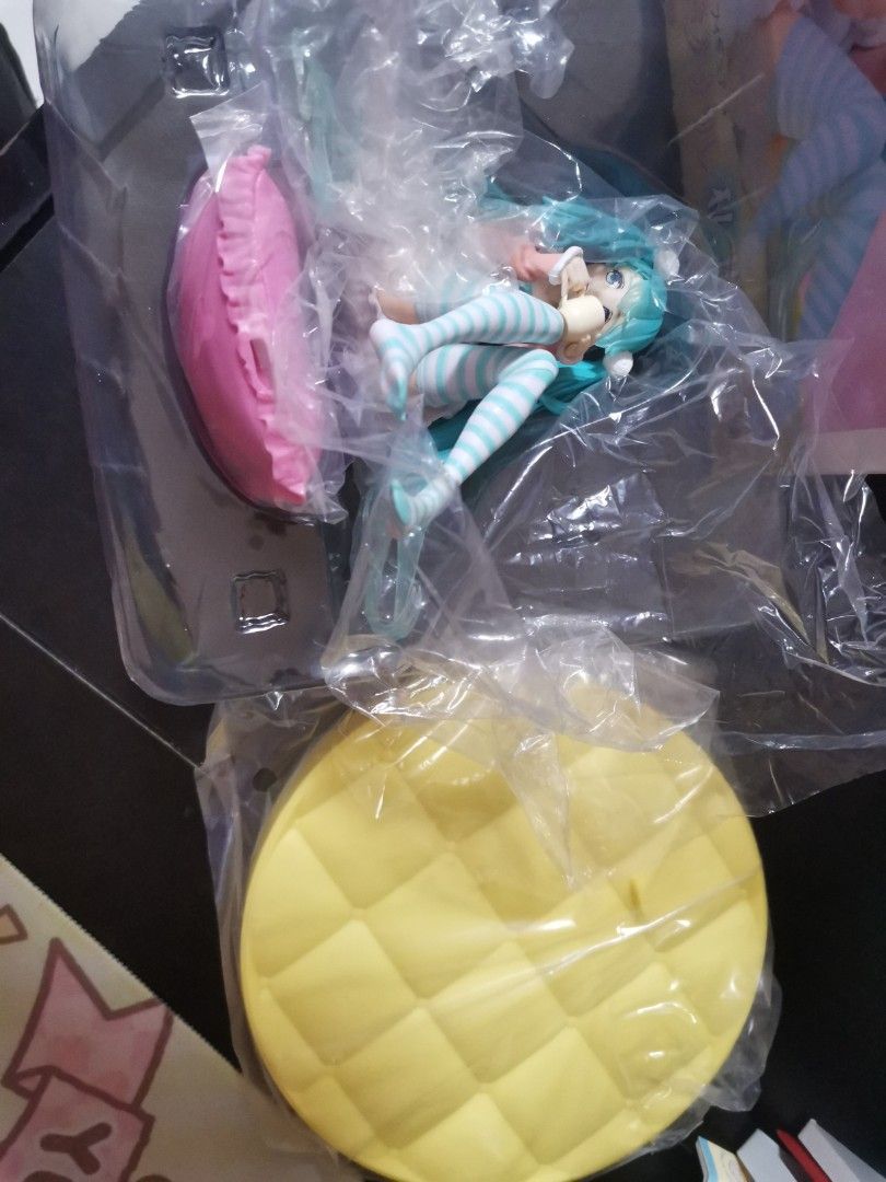 WTS Hatsune Miku Casual wear room ver. prize figure, TAITO, Hobbies ...
