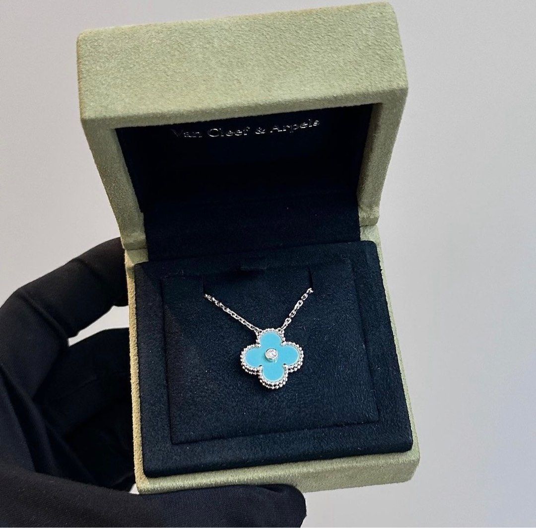 NEW VCA Vintage Alhambra pendant Holiday Edition White gold/Diamond ...