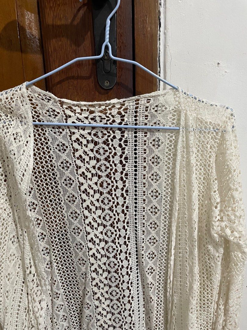 Outer rajut putih, Fesyen Wanita, Pakaian Wanita, Baju Luaran di Carousell