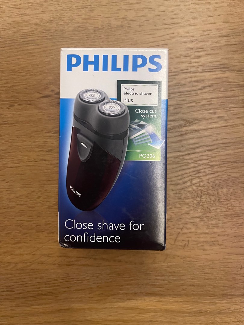 Phillips shaver, Beauty & Personal Care, Men's Grooming on Carousell