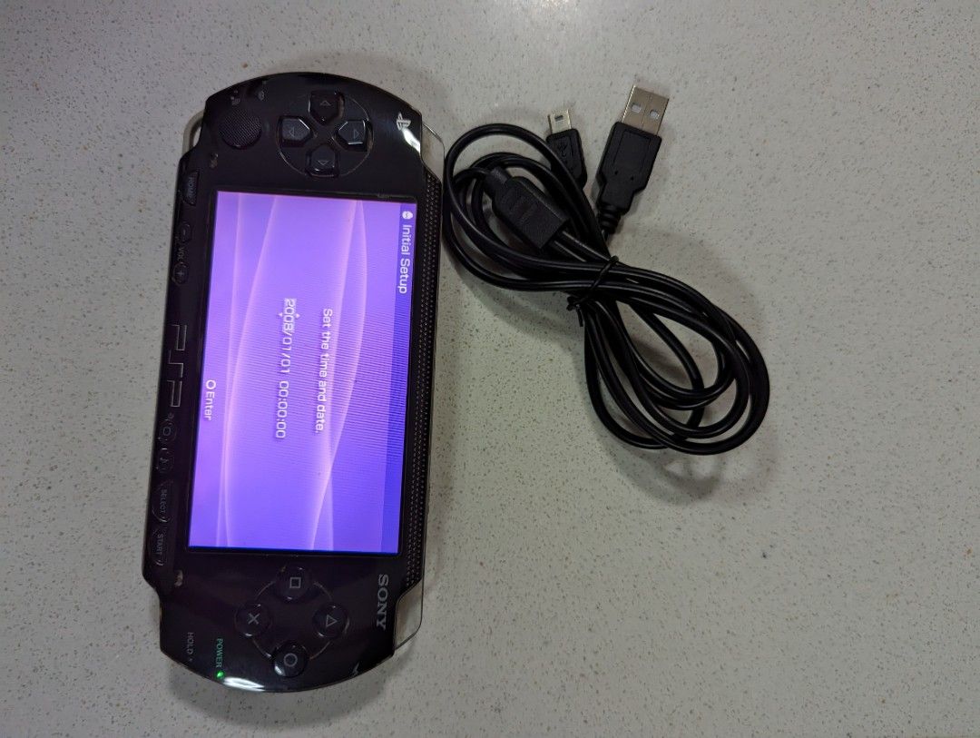 PSP 1000 console fat playstation console working with charger, Video Gaming, Video Game Consoles ...