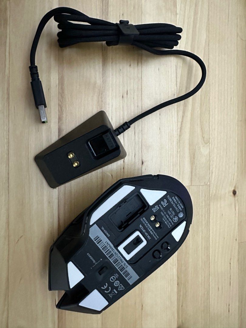 Razer Basilisk Ultimate with base, Computers & Tech, Parts ...