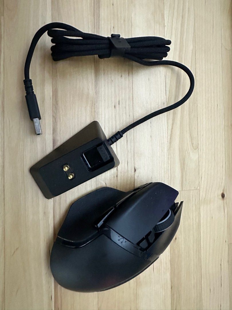 Razer Basilisk Ultimate with base, Computers & Tech, Parts ...