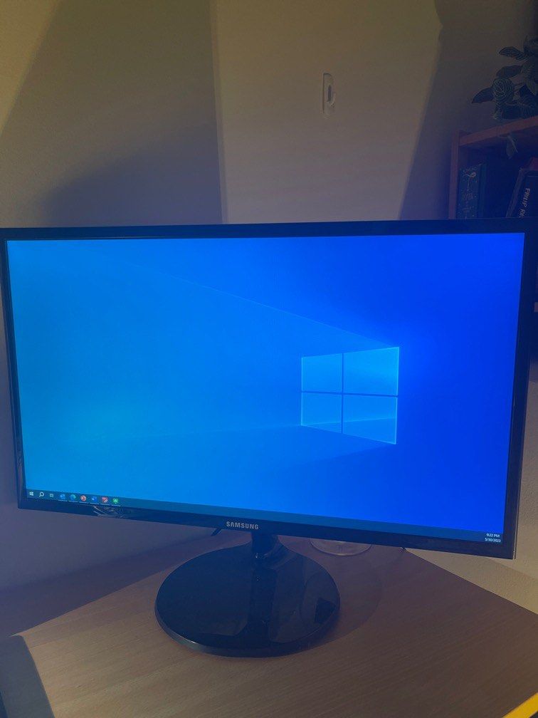 Selling Samsung monitor, Computers & Tech, Desktops on Carousell