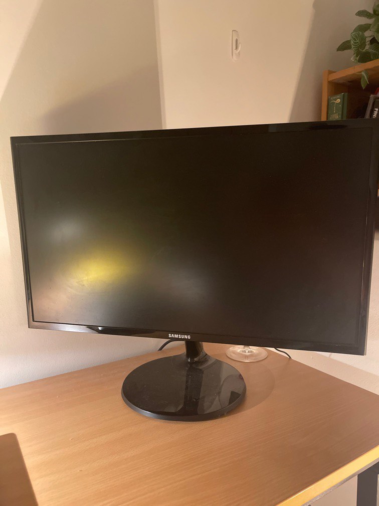 Selling Samsung monitor, Computers & Tech, Desktops on Carousell