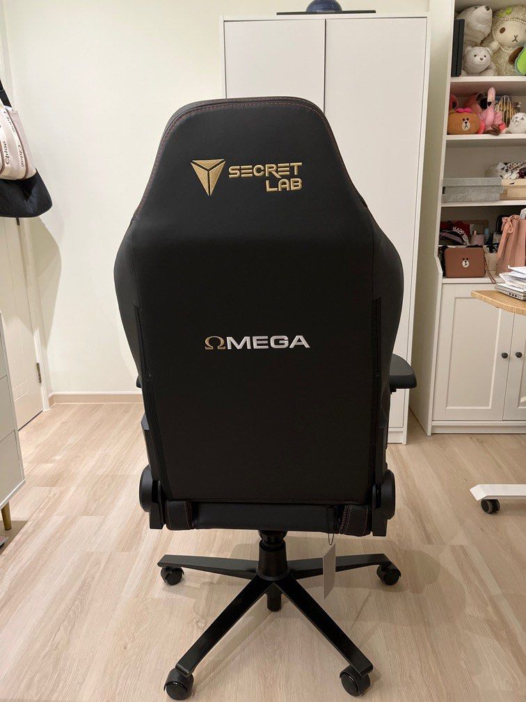 Selling Secretlab Omega Chair, Furniture & Home Living, Furniture ...
