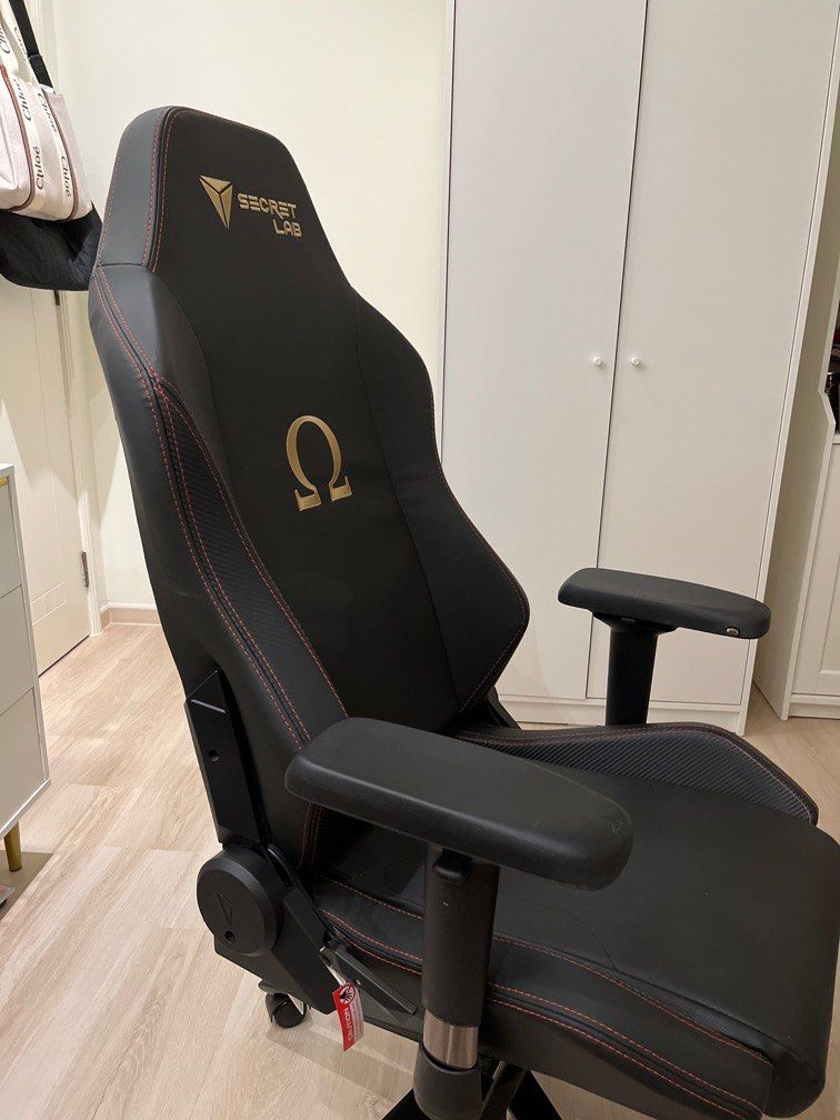 Selling Secretlab Omega Chair, Furniture & Home Living, Furniture ...
