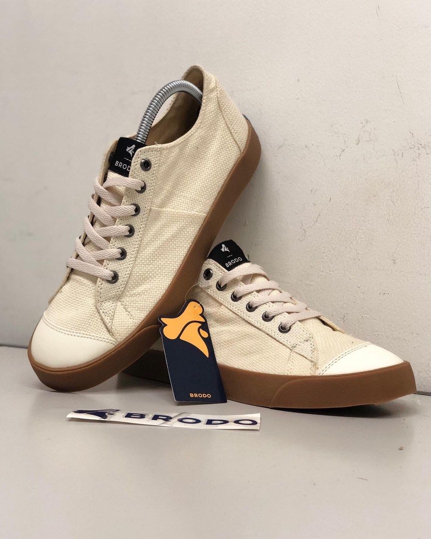 Sepatu BRODO - Vantage Lo Waffle Ecru Off White GS - 42 on Carousell
