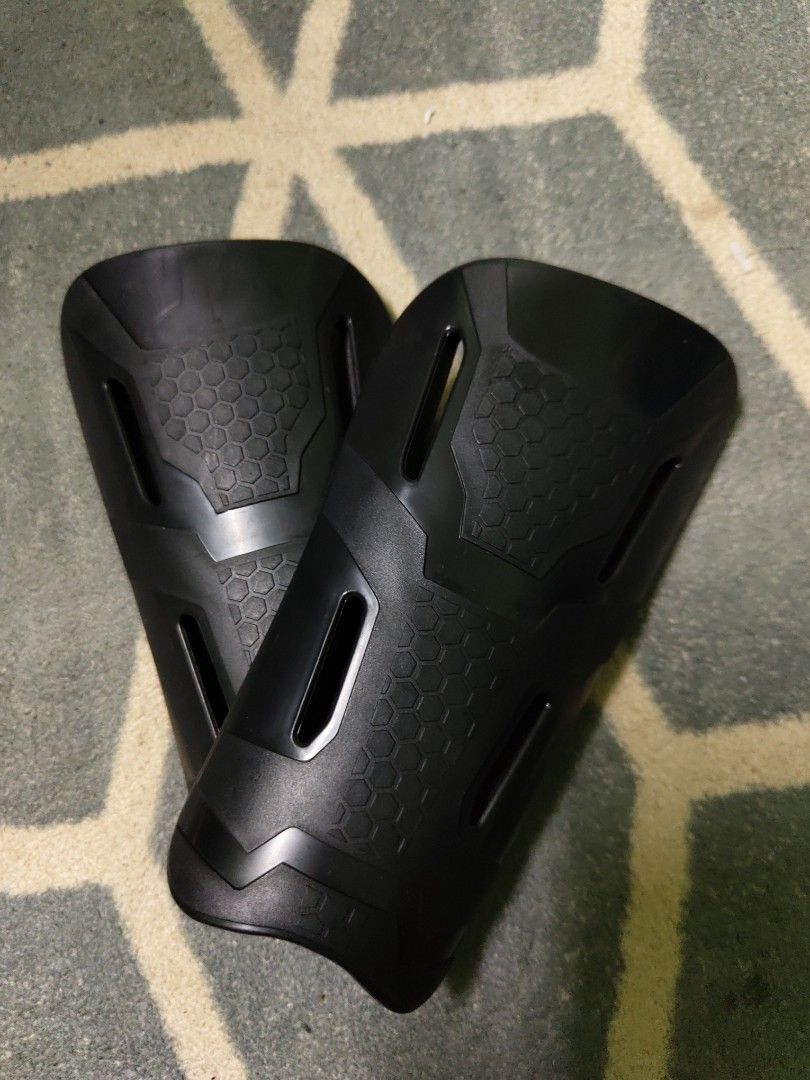 Shin pad, Sports Equipment, Sports & Games, Racket & Ball Sports on ...