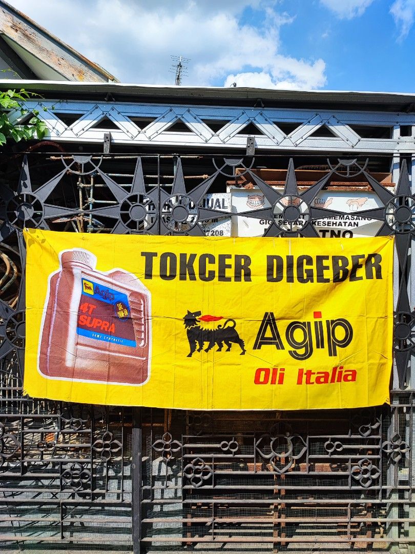 Spanduk Kain Banner Vintage Iklan Oli Agip Italia, Antik, Pajangan di Carousell