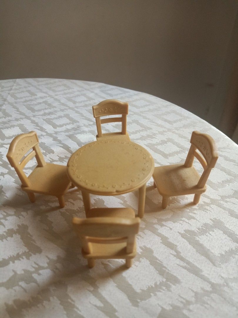 Sylvanian Round dining table, Hobbies & Toys, Toys & Games on Carousell