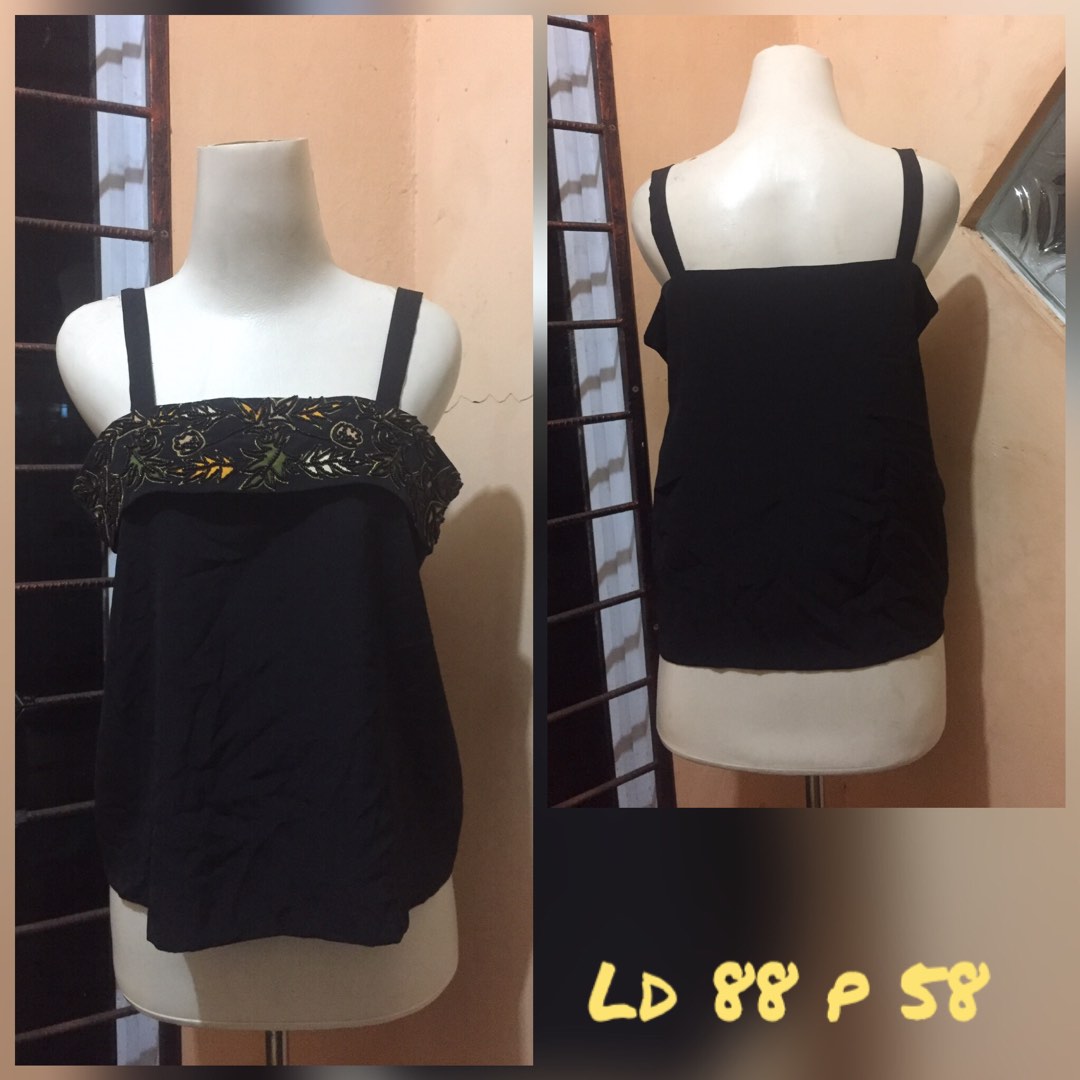 Tank top hitam manik, Fesyen Wanita, Pakaian Wanita, Atasan di Carousell