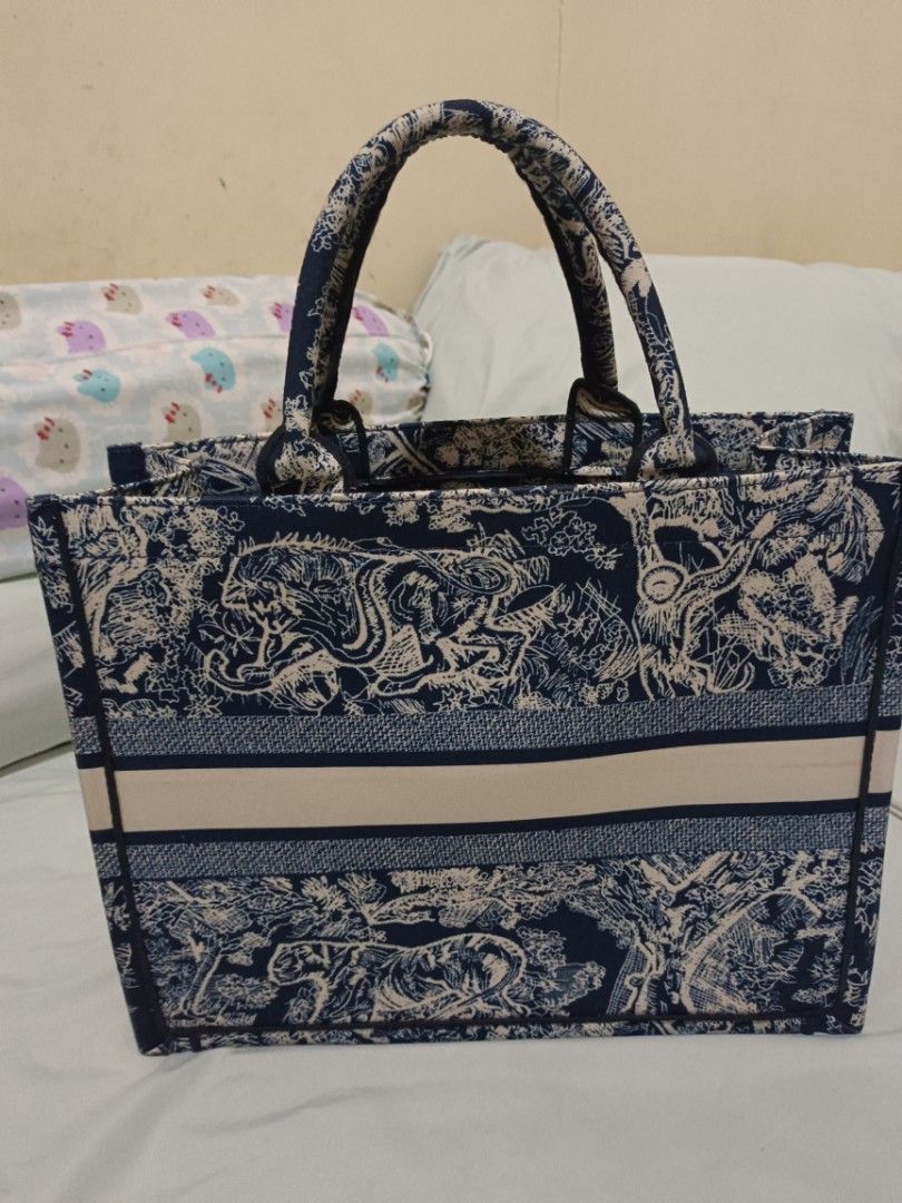 Tas CD, Fesyen Wanita, Tas & Dompet di Carousell