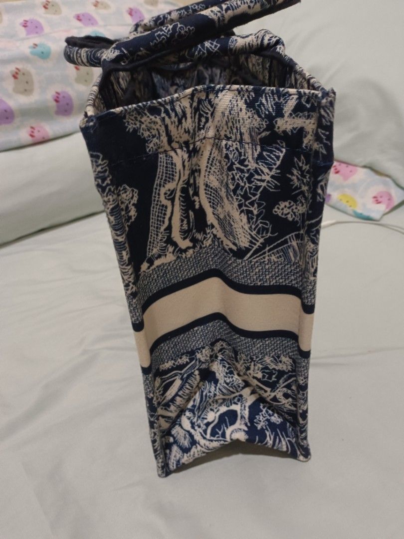 Tas CD, Fesyen Wanita, Tas & Dompet di Carousell