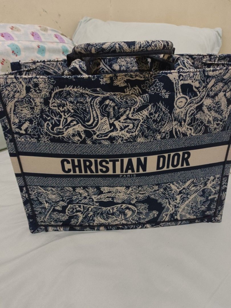 Tas CD, Fesyen Wanita, Tas & Dompet di Carousell