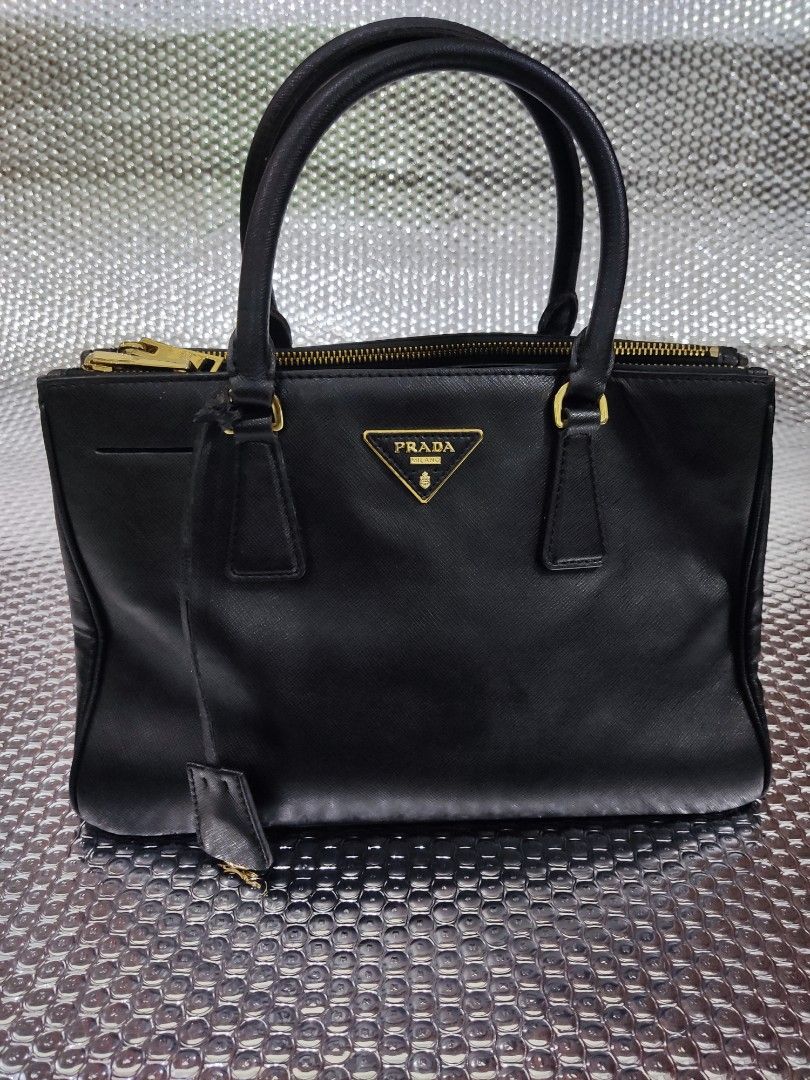 TAS PRADA MILANO AUTENTHIC, Fesyen Wanita, Tas & Dompet di Carousell