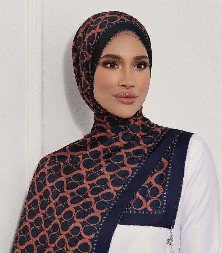 The Infinity dUCk in Celebreight (shawl), Women's Fashion, Muslimah ...