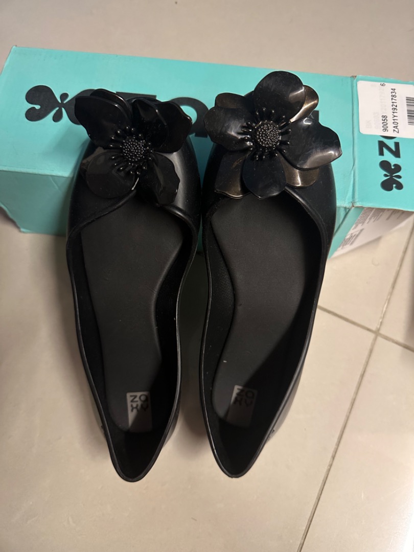Zaxy Black Rubber Pumps, Women's Fashion, Footwear, Flats on Carousell