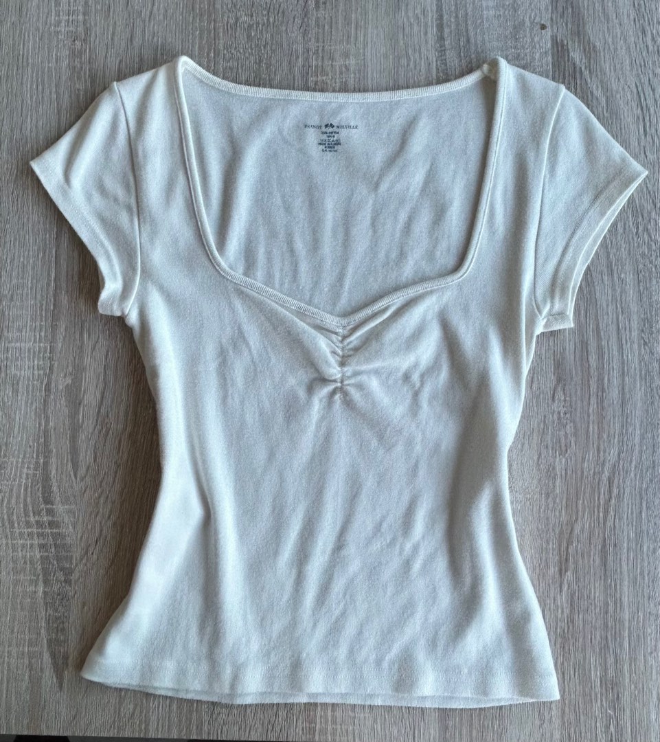Brandy Melville Mabel top, Women's Fashion, Tops, Shirts on Carousell