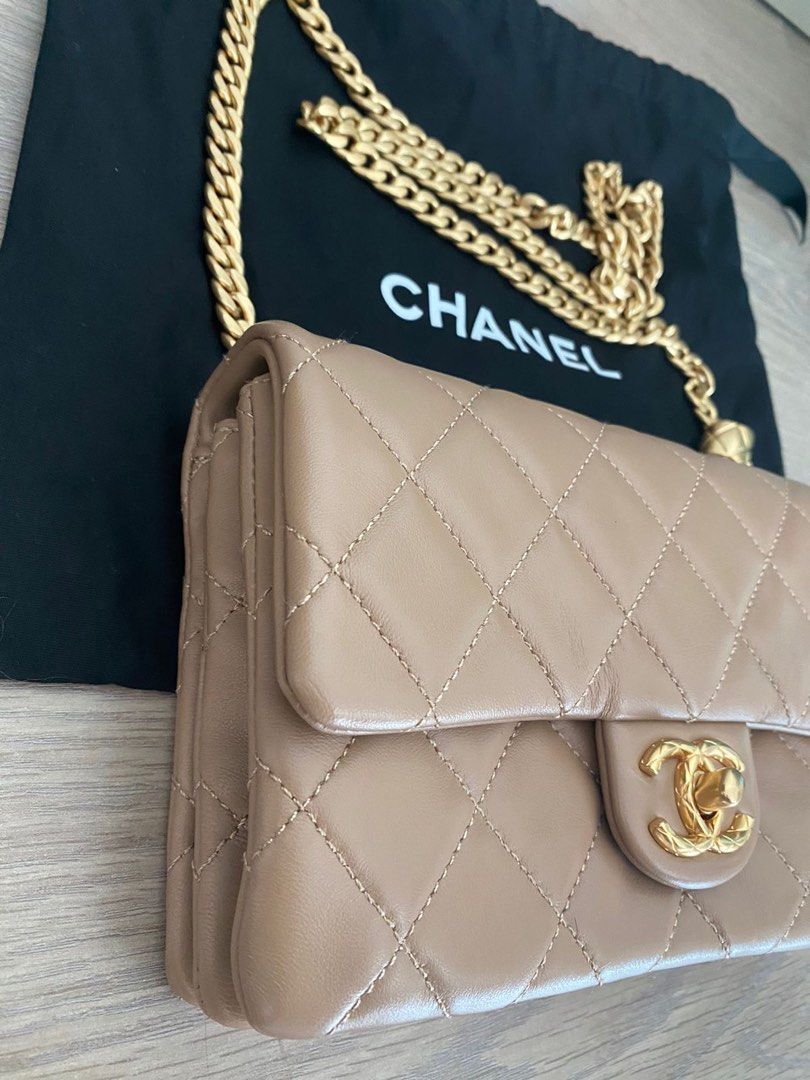 Chanel 22 beige flap ghw, Fesyen Wanita, Tas & Dompet di Carousell