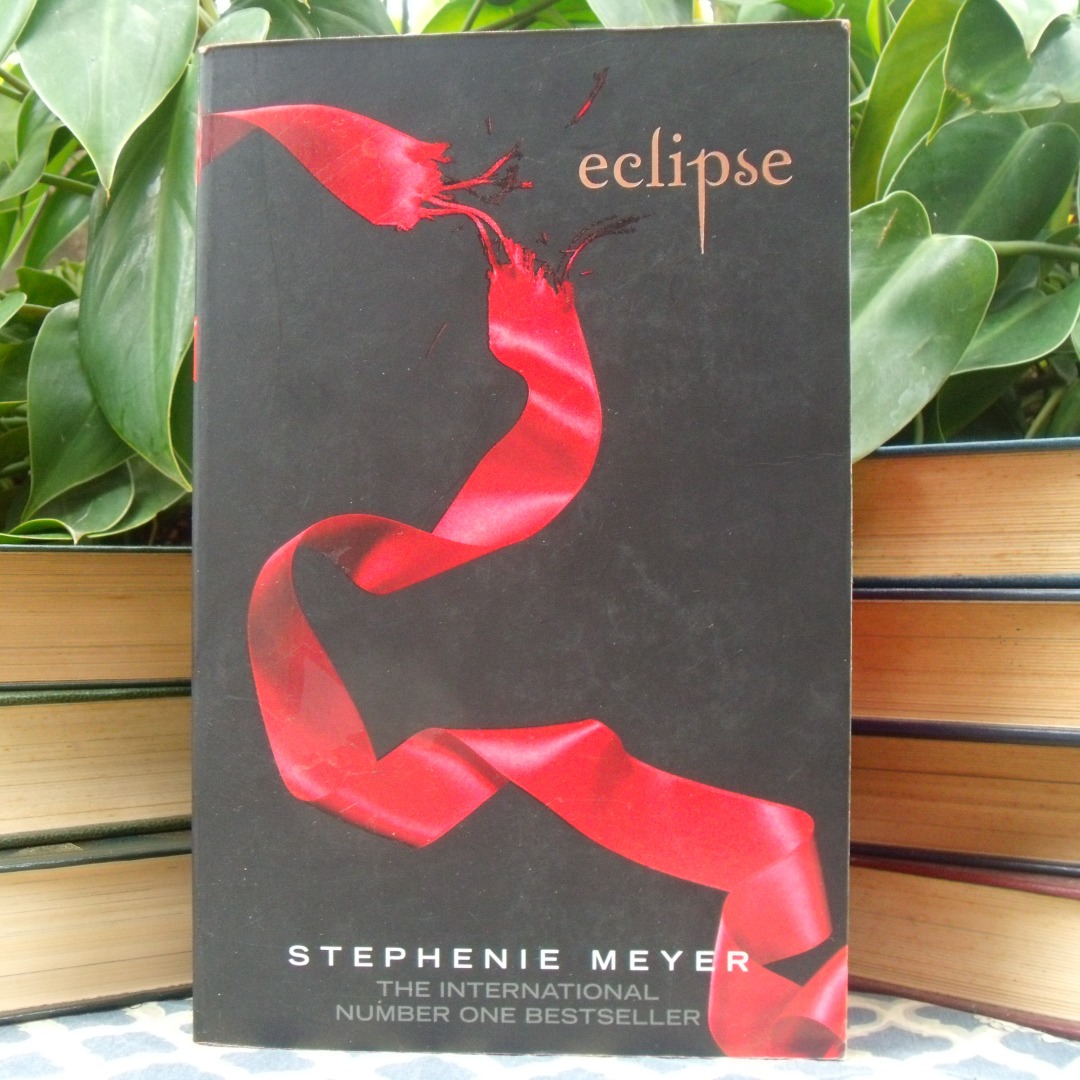 Eclipse: Red Edged Special Edition (Twilight Saga) - Stephenie on Carousell