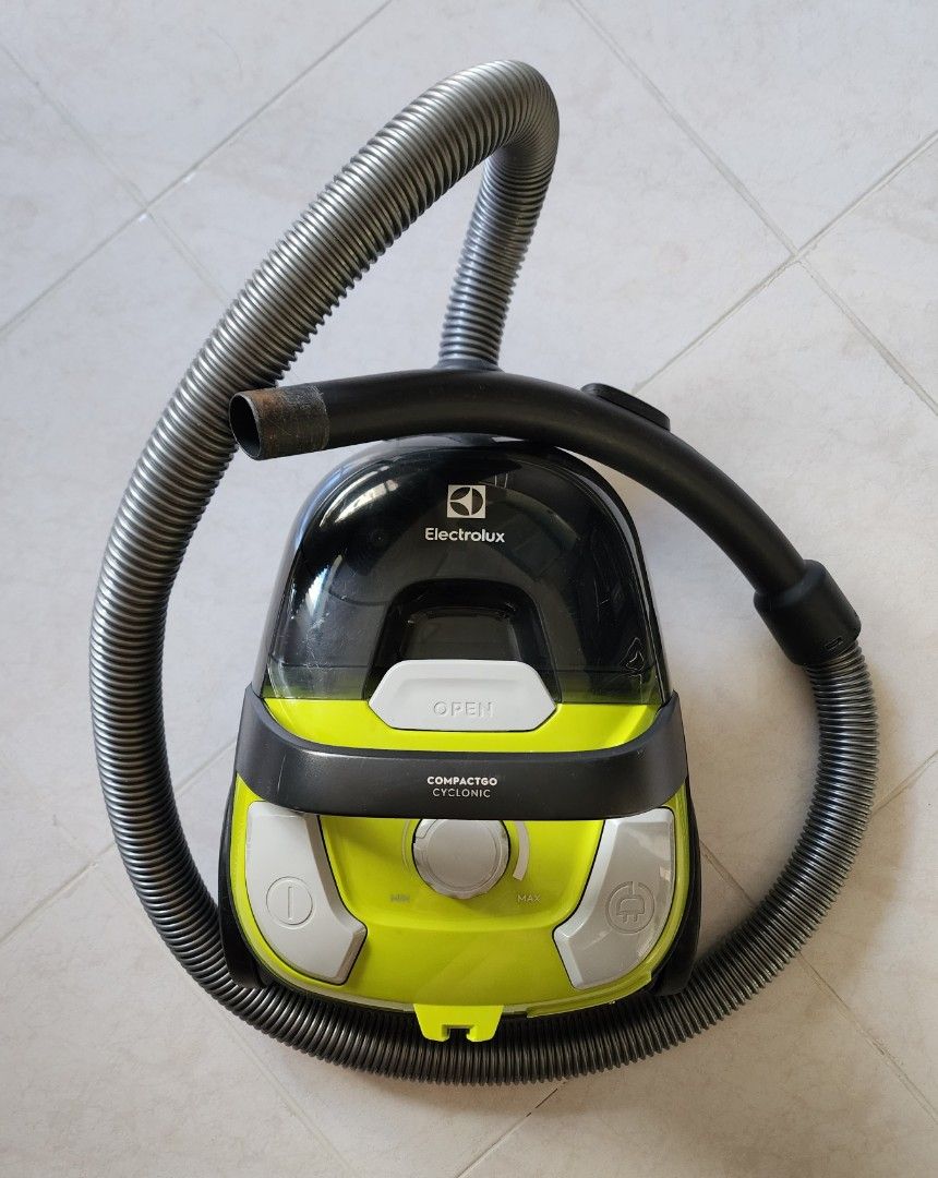Electrolux Vacuum Cleaner (Bagless), TV & Home Appliances, Vacuum ...