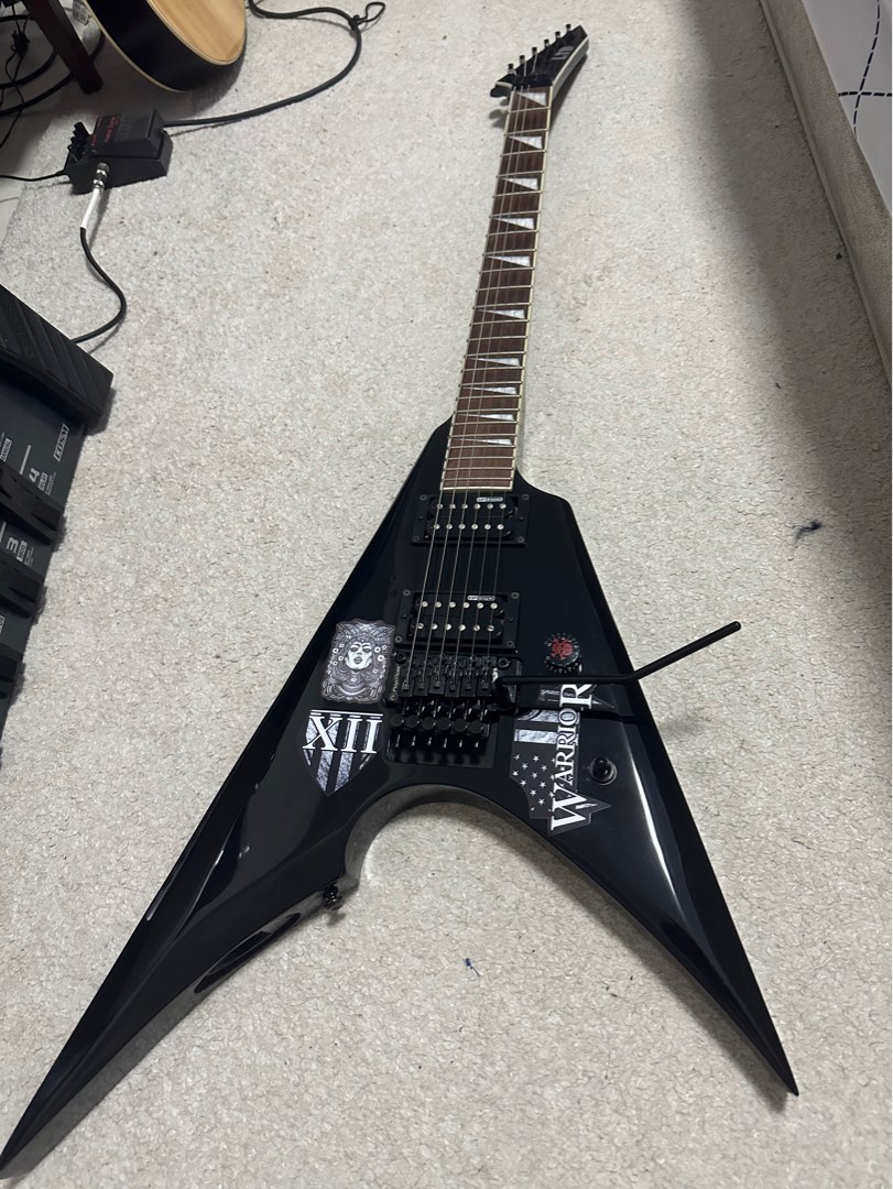 Esp Ltd Arrow 200 with Bag & Sling, Hobbies & Toys, Music & Media ...
