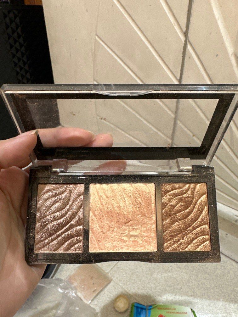 Highliter sivanna, Kesehatan & Kecantikan, Rias Wajah di Carousell