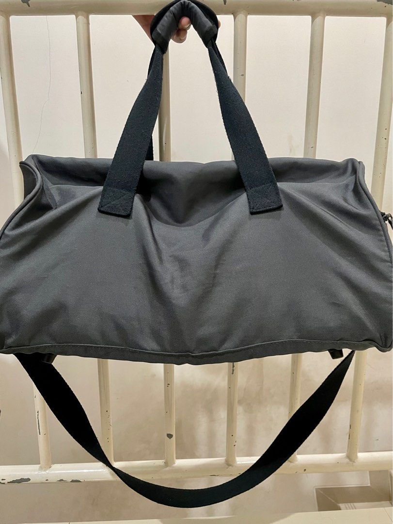 HUGO BOSS travel bag / gym bag big size 49 x 25 x 25, Fesyen Pria, Tas ...