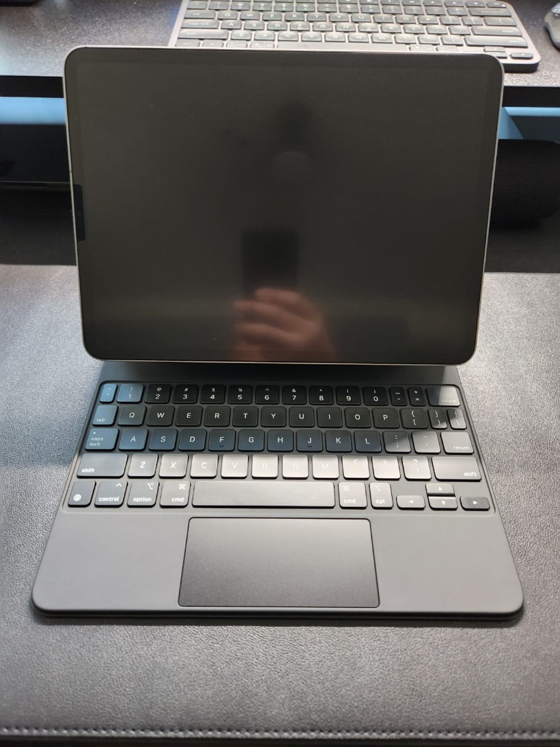 iPad Pro 11" 4th Gen M2 256GB Cellular Space Grey with Magic Keyboard ...