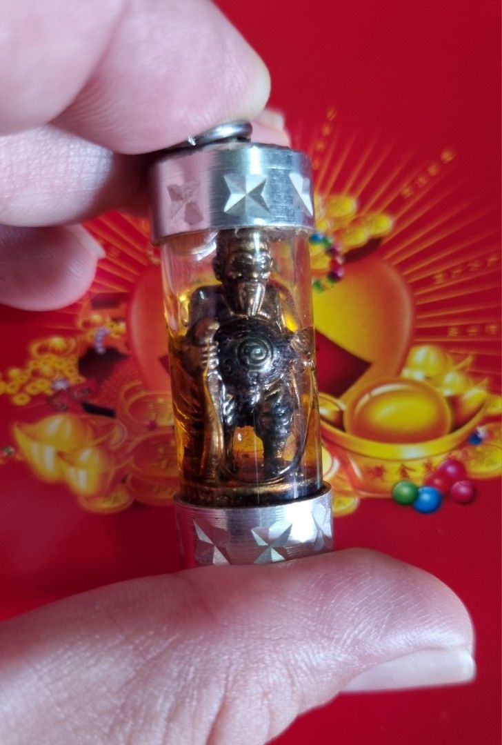 Lp Daeng Chuchok Roop Lor #wealth, Hobbies & Toys, Memorabilia ...