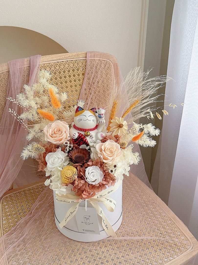 Lucky Cat Preserved Flower Box, Hobbies & Toys, Stationery & Craft ...