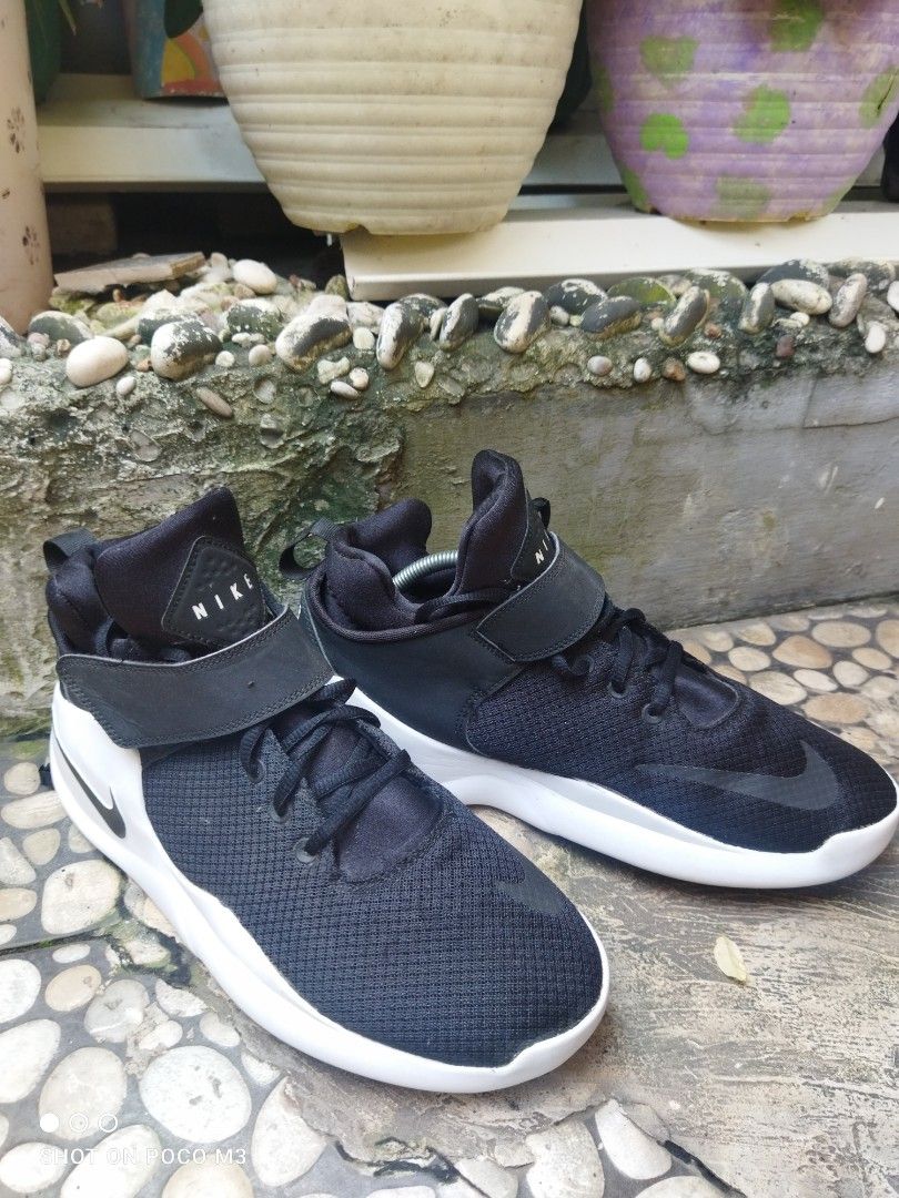 Nike Kwazy, Fesyen Pria, Sepatu , Sneakers di Carousell