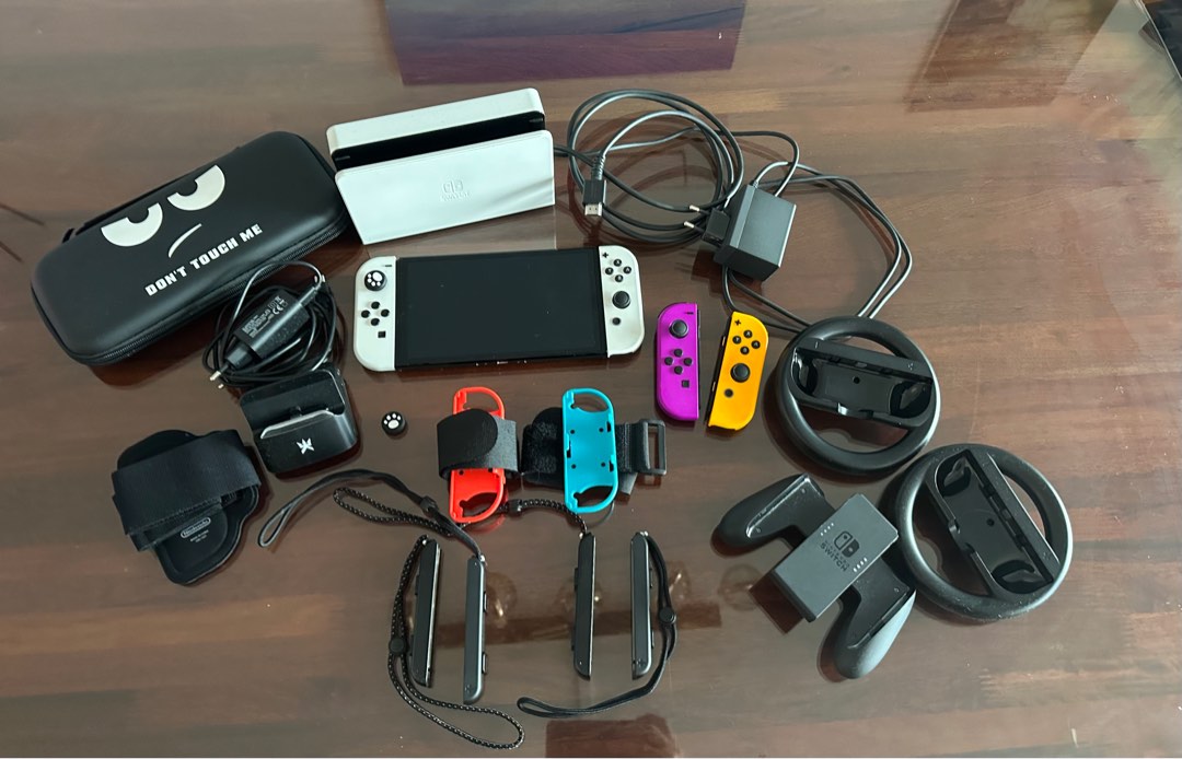 Nintendo set with accessories and portable docking station, Video ...