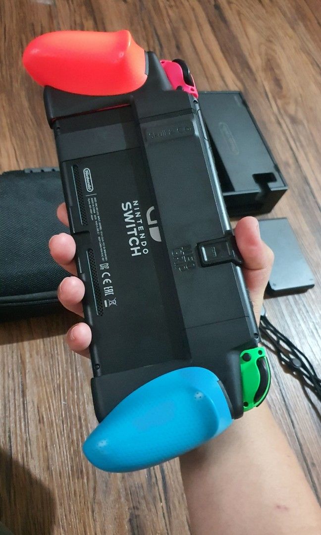 Nintendo switch V2 complete set, Video Gaming, Video Game Consoles ...