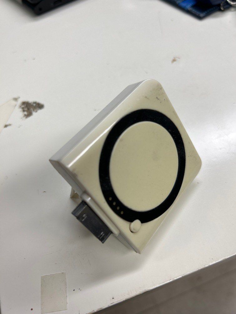 Old ipad charger, Mobile Phones & Gadgets, Other Gadgets on Carousell