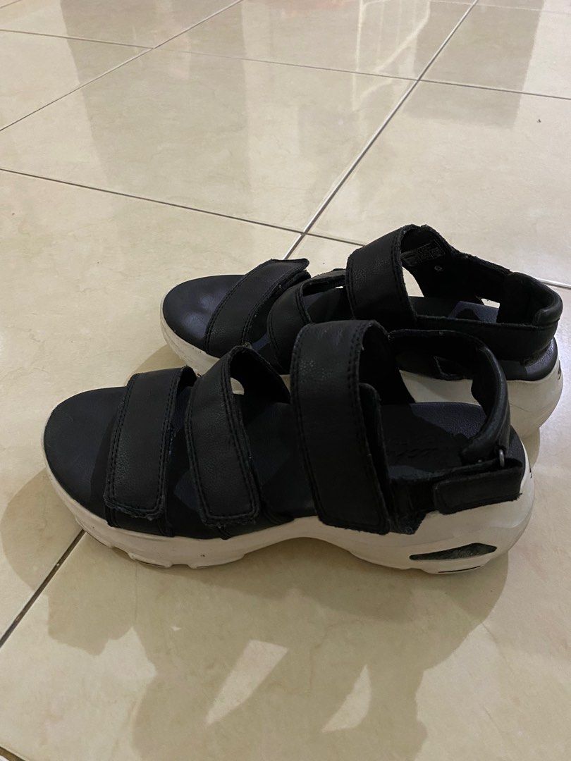 Preloved Sandal Sketcher On Carousell