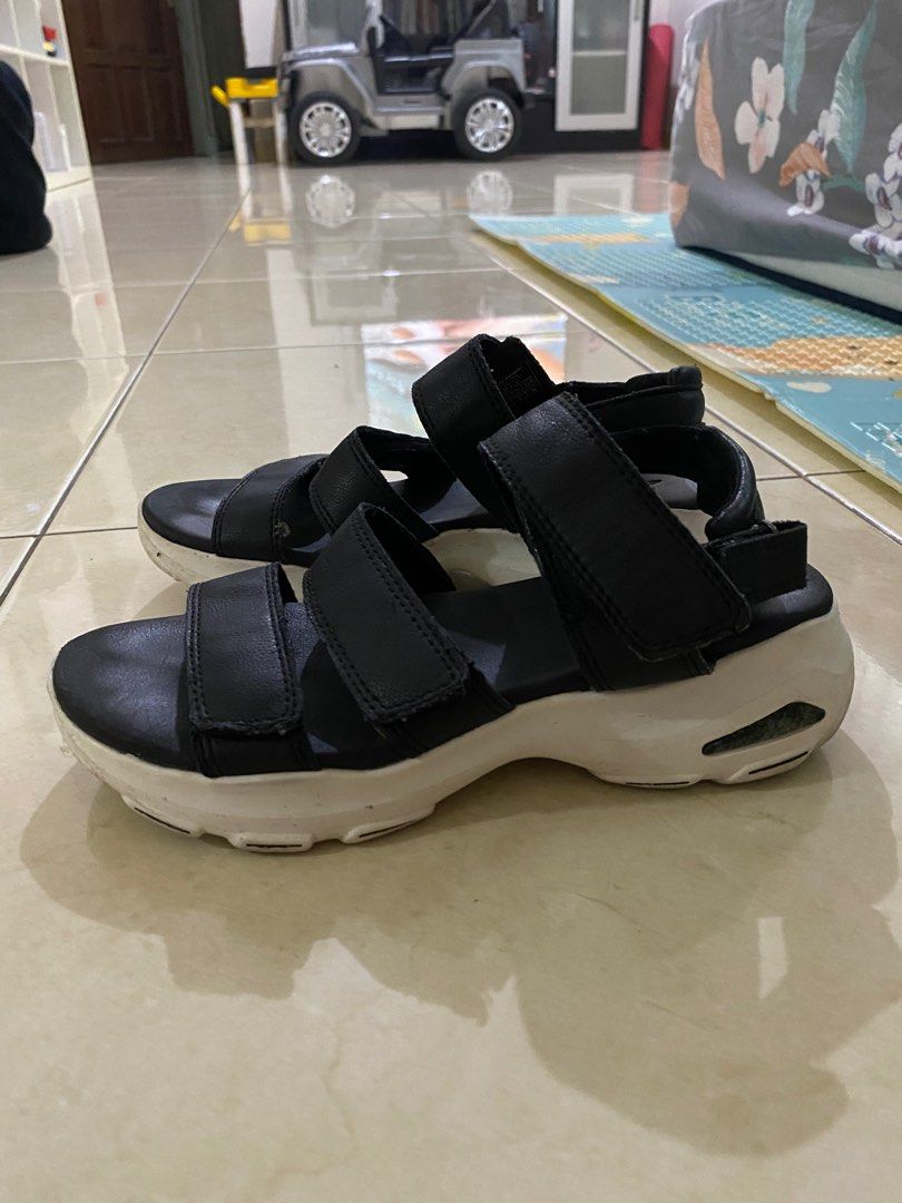 Preloved Sandal Sketcher On Carousell