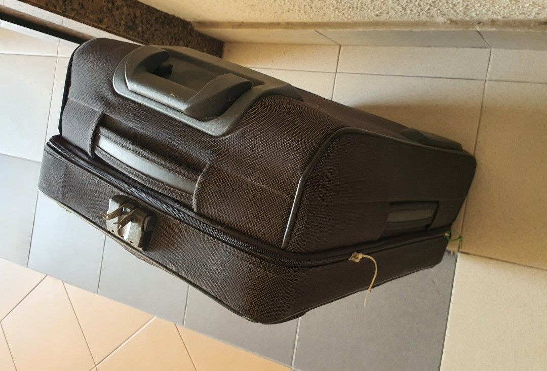 Samsonite 2-wheels luggage (read description), Hobbies & Toys, Travel ...