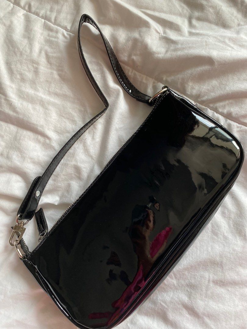 Tas hitam, Fesyen Wanita, Tas & Dompet di Carousell