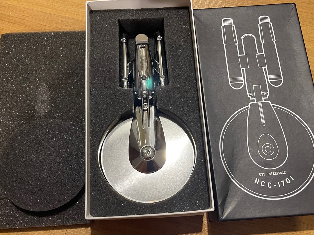 ThinkGeek Star Trek USS Enterprise NCC-1701 Pizza Cutter, Hobbies ...