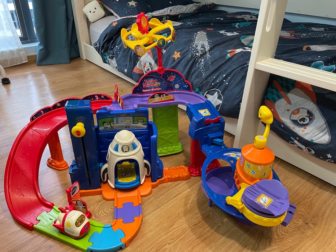 Toot toot drivers Space Station set, Hobbies & Toys, Toys & Games on ...