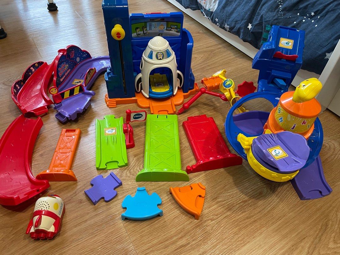 Toot toot drivers Space Station set, Hobbies & Toys, Toys & Games on ...