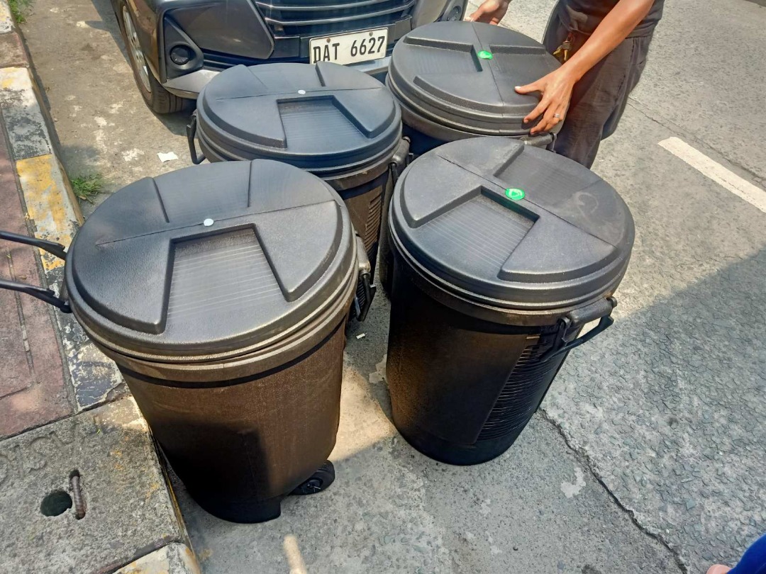 TROLLING TRASH BIN, Furniture & Home Living, Cleaning & Homecare ...