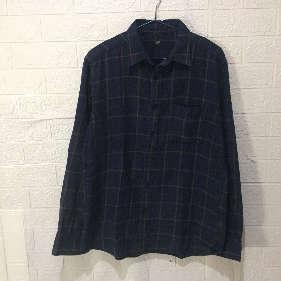Uniqlo flannel on Carousell