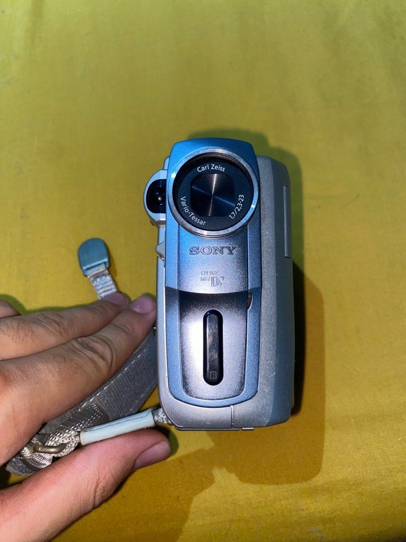 Sony Carl Zeiss Vario-Tessar Camcorder on Carousell