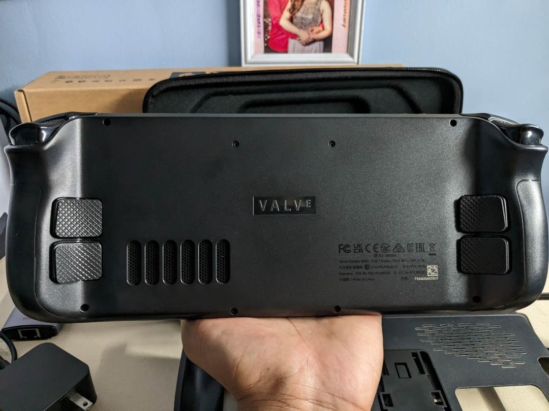 Valve Steam Deck / SteamDeck 64GB with Dock and Stand Case, Video ...