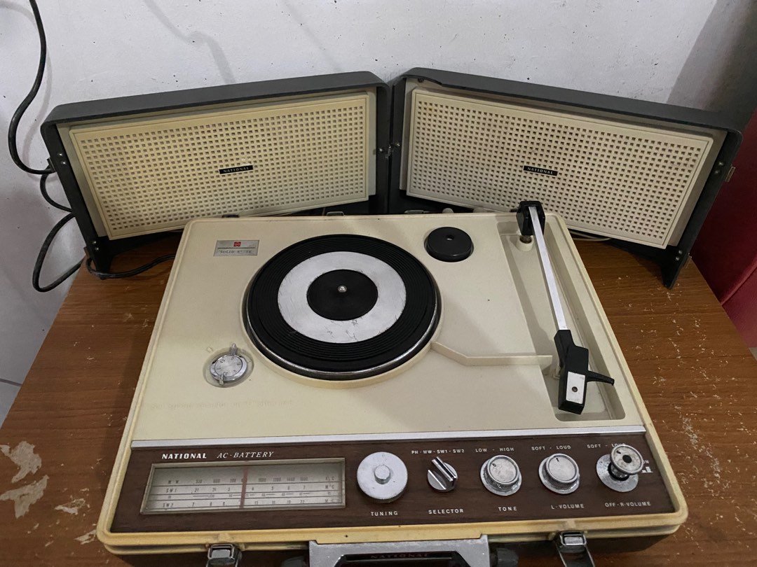 Vintage National SG-585 1960's MIJ Portable Record Player/AM Radio ...